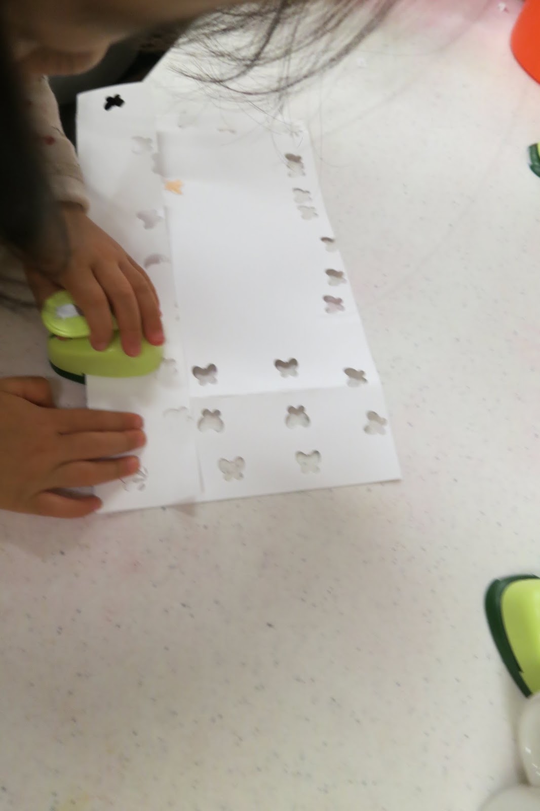 Toddler Art Class: Leaf Punching : library makers