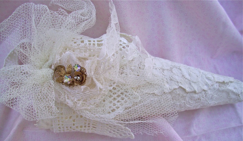 The Polka Dot Closet: Romantic Tussie Mussies