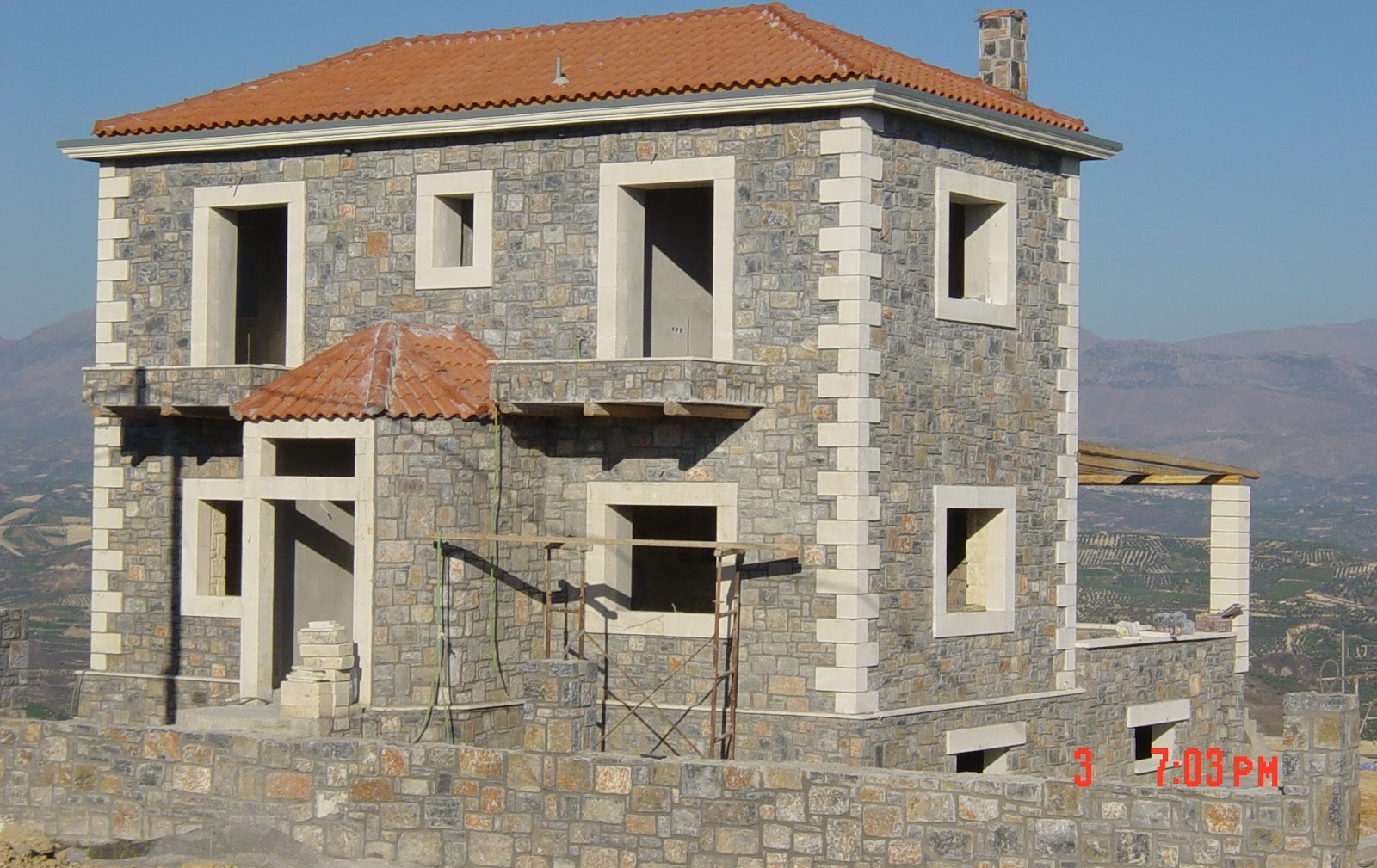 ΚΤΙΣΜA (ΕΛΛΗΝΙΚΑ): ΠΕΤΡΙΝΗ ΚΑΤΟΙΚΙΑ - ΒΑΣΙΛΕΙΕΣ ΗΡΑΚΛΕΙΟΥ