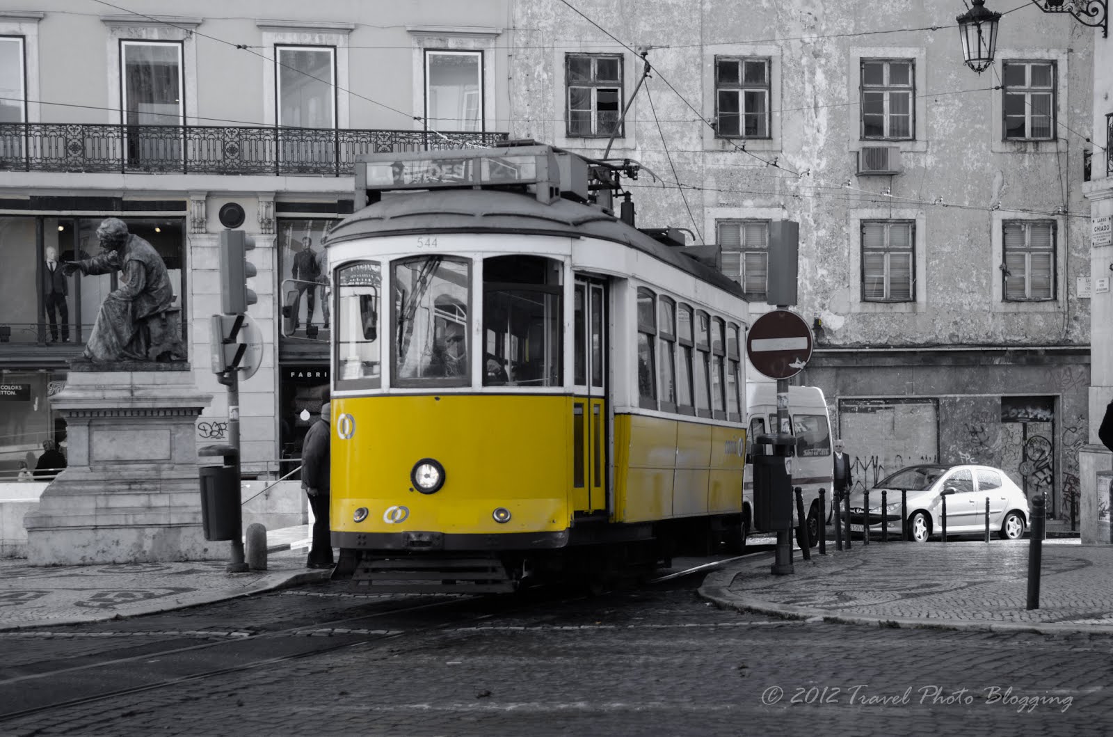Travel Photo Blogging: Ride on Tram 28 in Lisbon
