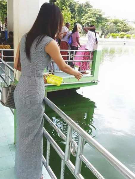 On Line လဘက္ရည္ဆိုင္ လိုးမယ္ ဖင္ကို