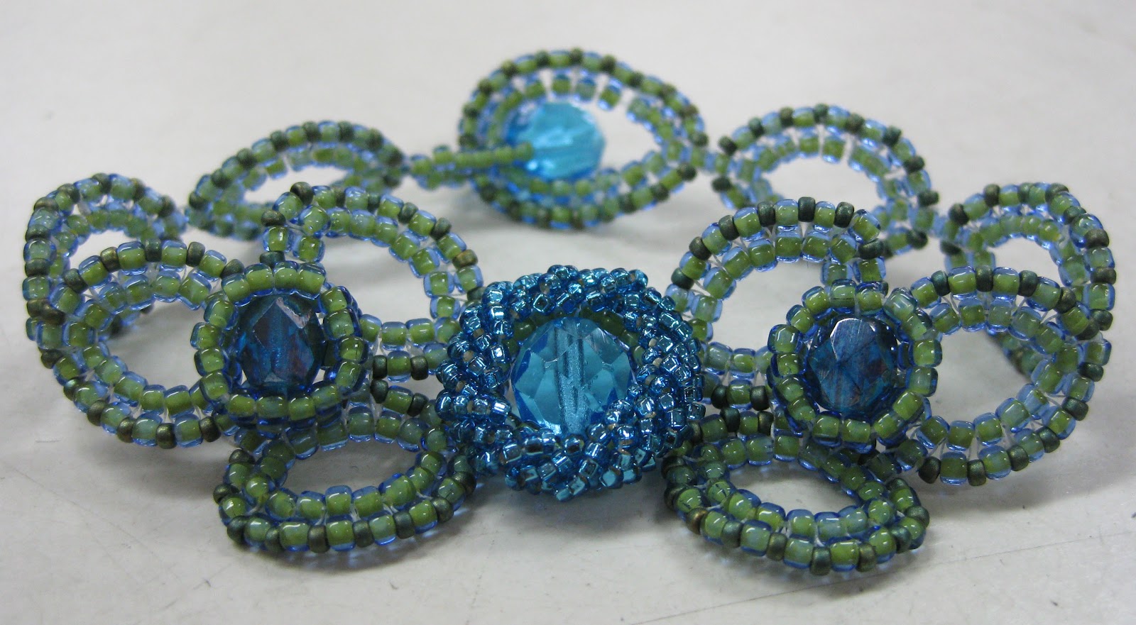 Bead Street Online: Scroll Technique using Beads