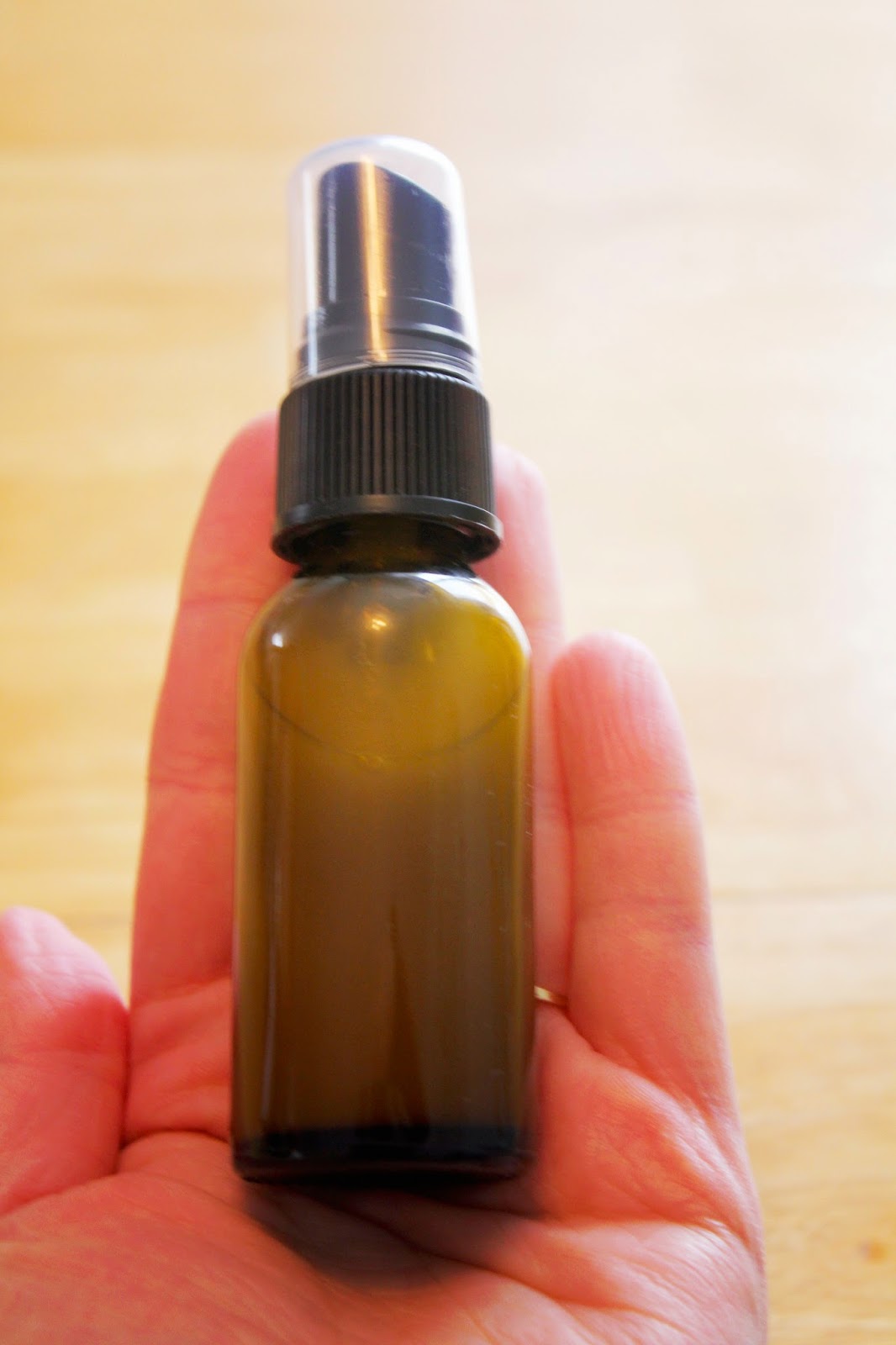 Natural Healthy Beautiful: Essential Oil Hand Sanitizing Spray
