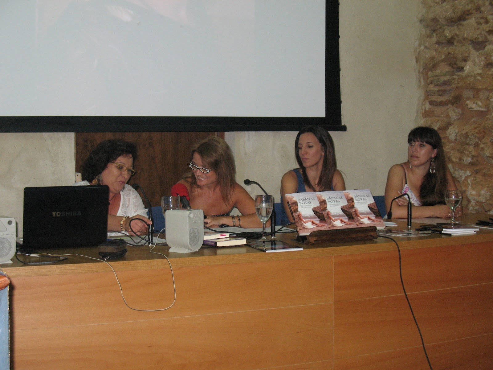 Lola González del Castillo: Presentación "Sábanas Rotas" Dos Hermanas