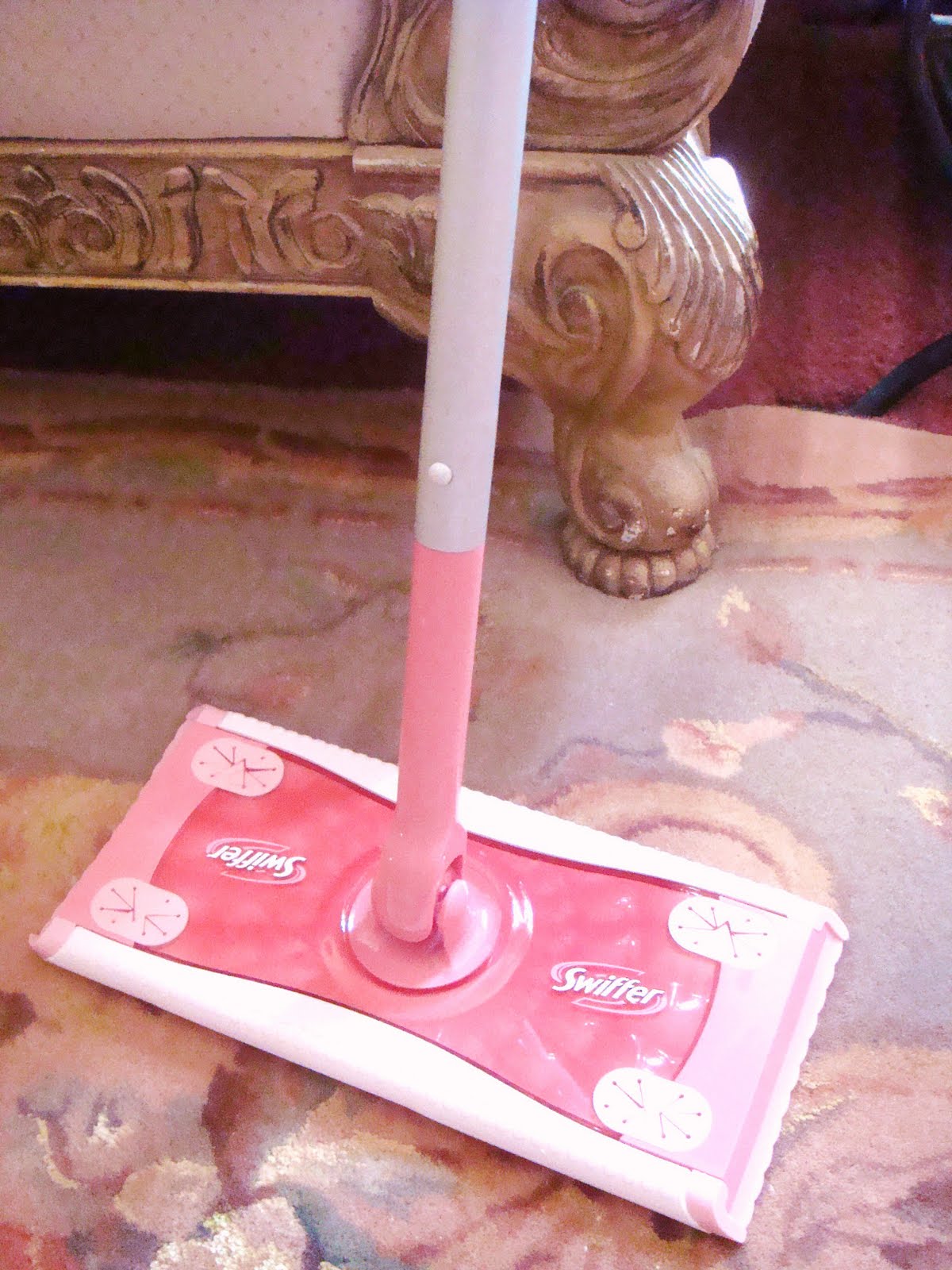 A POCKET FULL OF ROSES~**: Pink Swiffer!!!