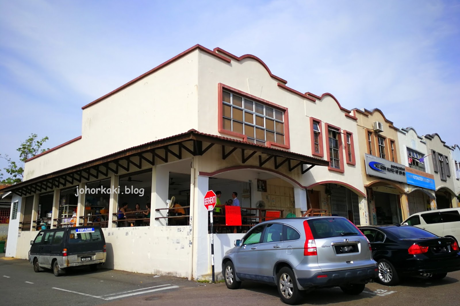 Breakfast at Grace's Mama Nyonya. Desa Tebrau |Tony Johor Kaki Travels ...