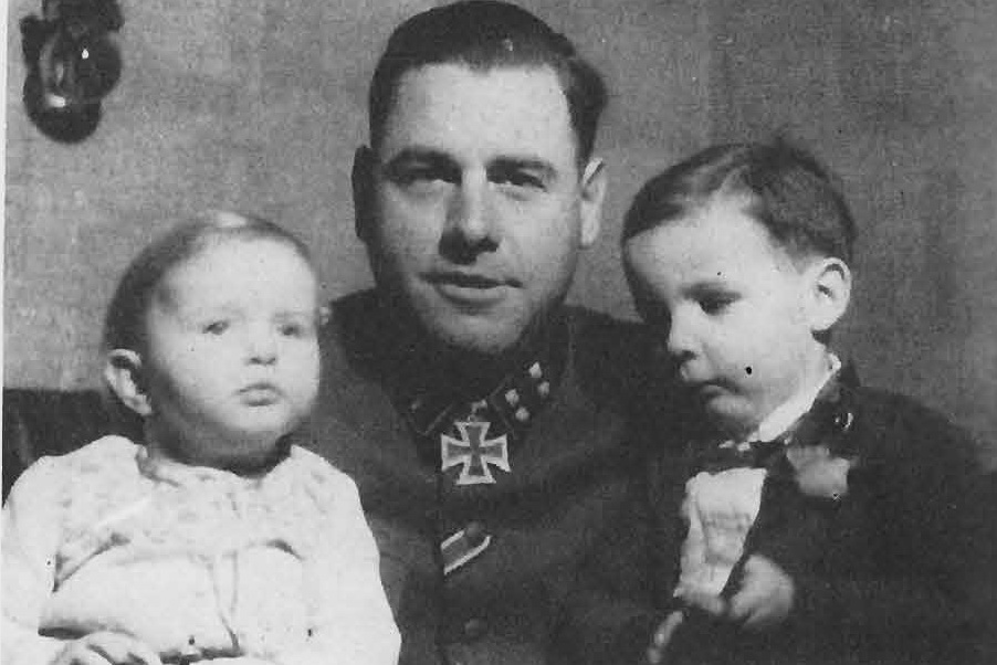 NAZI JERMAN: Foto Tokoh Third Reich dan Keluarga Mereka