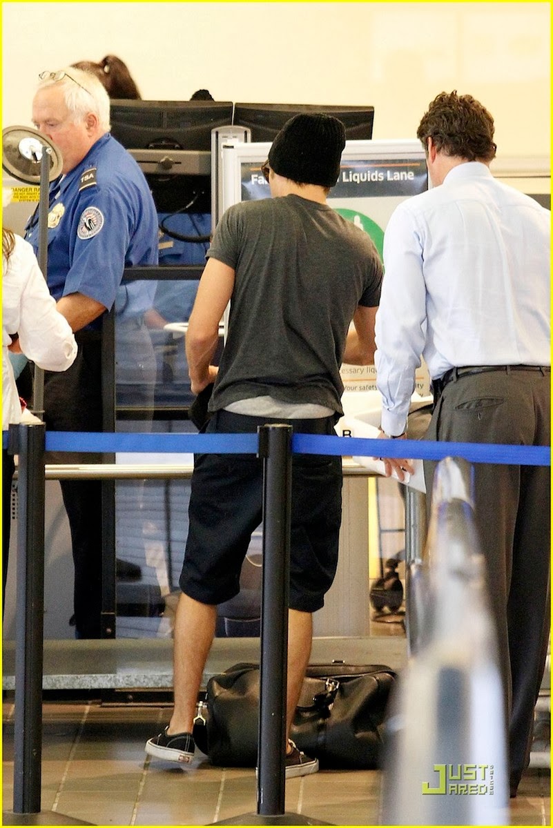 Celeb Saggers: SAGGER OF THE YEAR #4: Zac Efron Sagging Collection