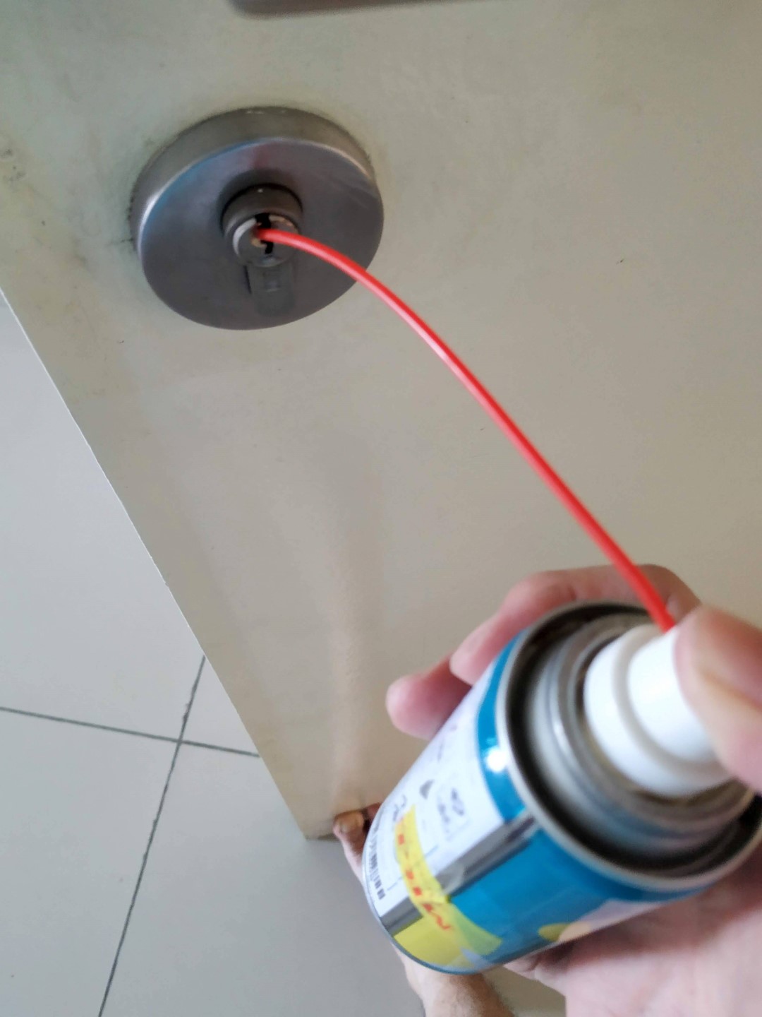 Oiling the door locks with MrDIY WD-40 clone, WD4