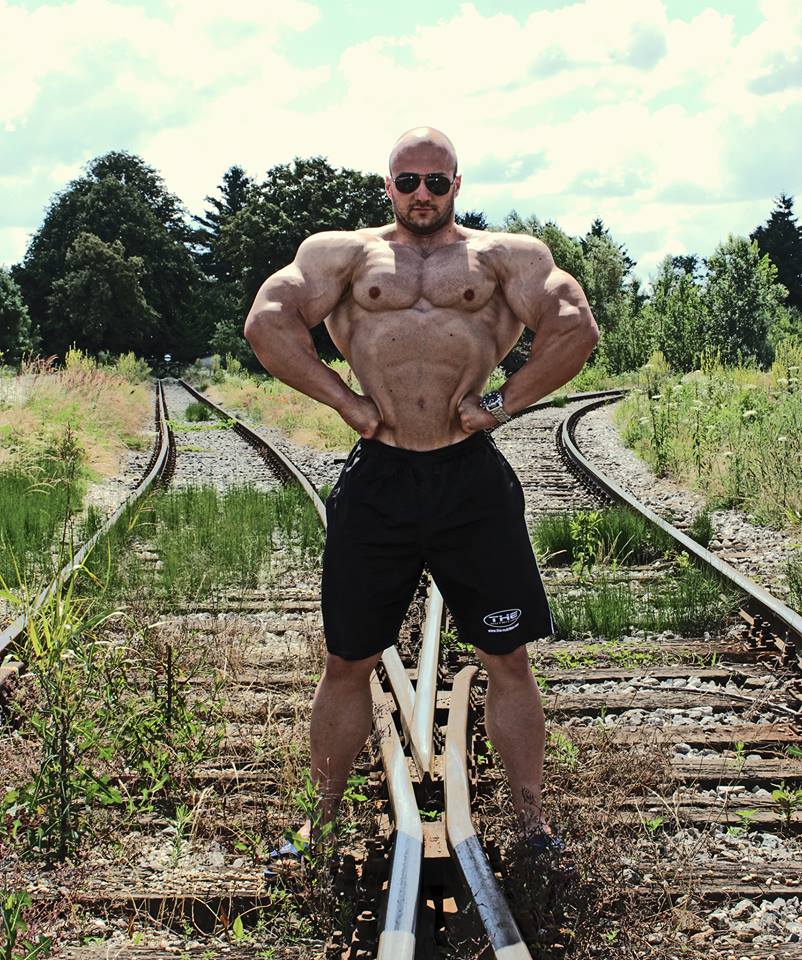 Muscle Lover: Croatian bodybuilder Pero Tomas