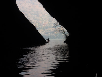 La defilare, în defileu – Romania vazuta din caiac