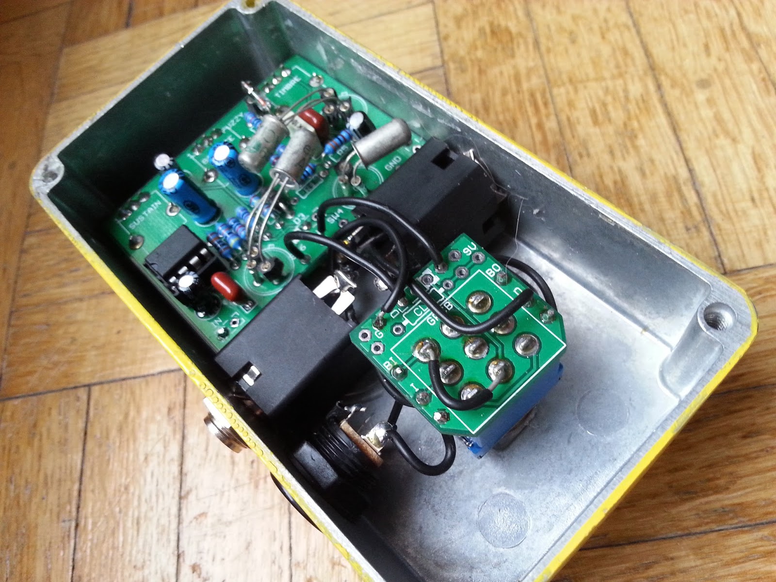 DIY Guitar Pedal Blog: Buzzaround Fuzz