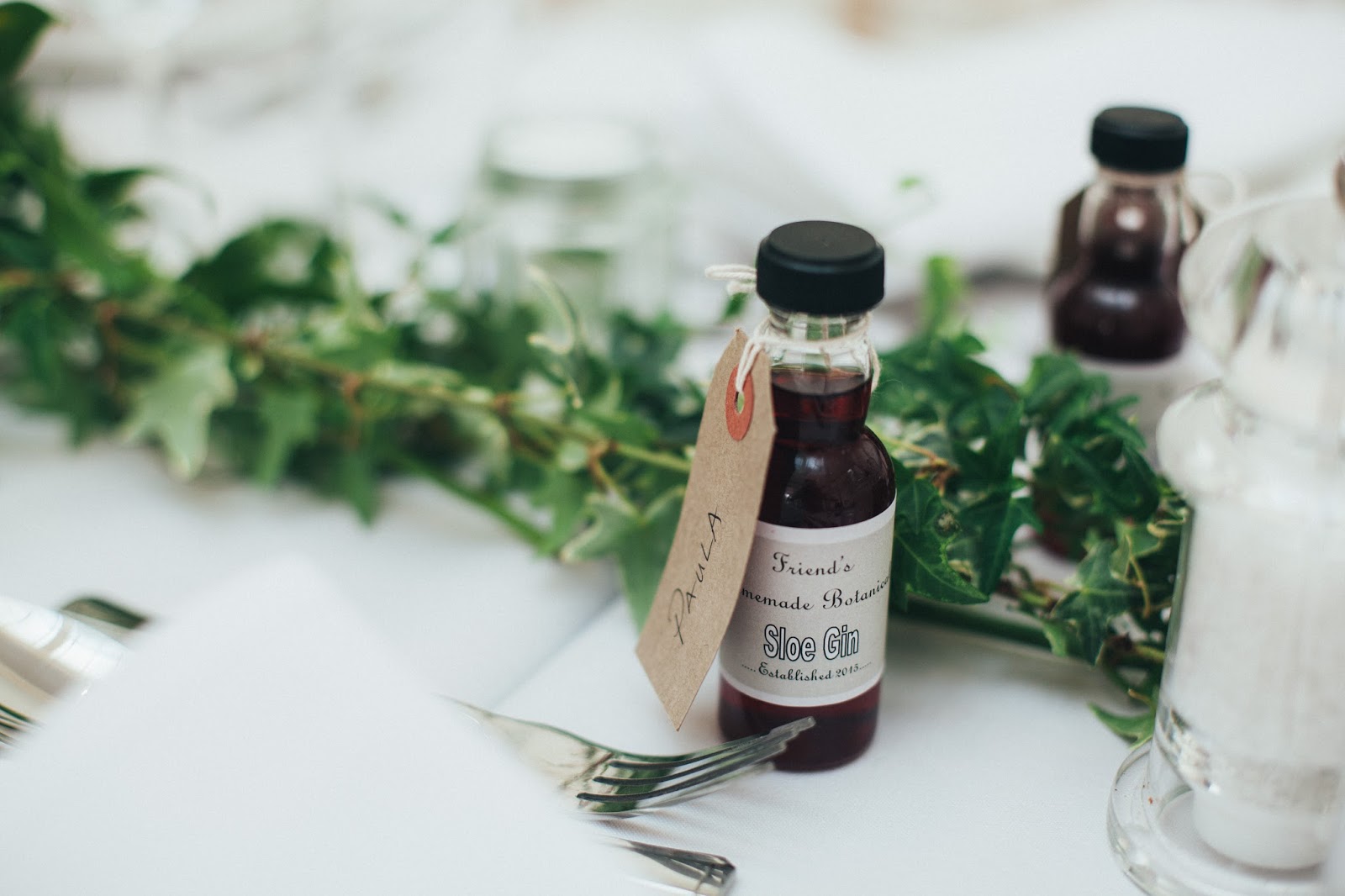 How to make your own sloe gin wedding favours... - The Inspiration Highway
