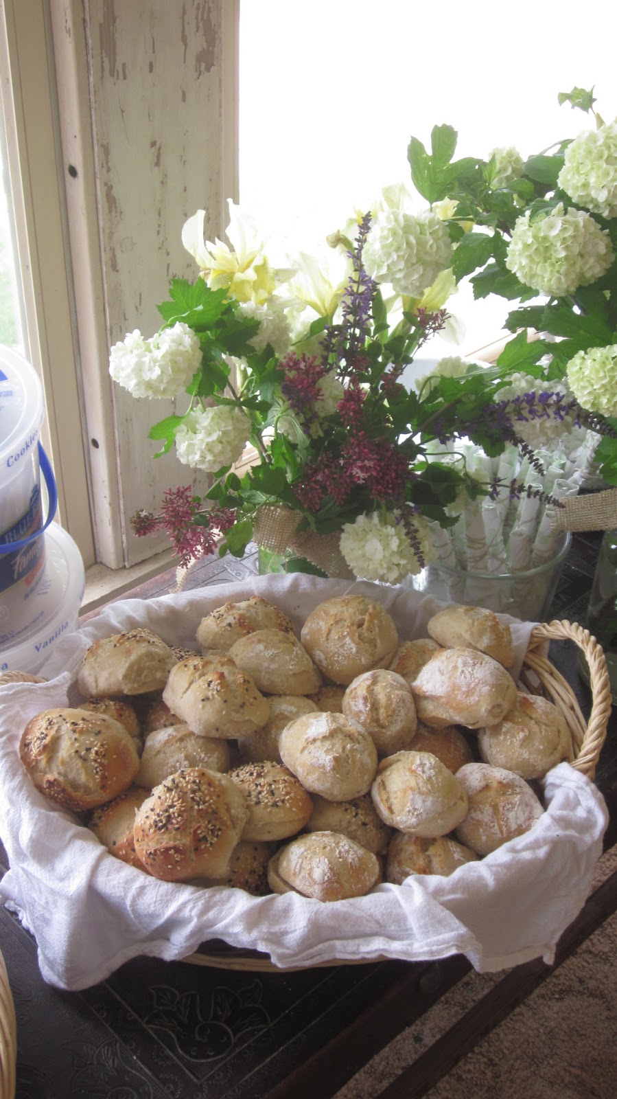 What's To Eat? : Guest Blogger: Amy and Her Wonderful Buns!!