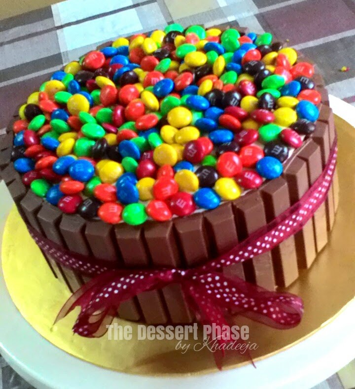KHADEEJA SWEET TOUCH: Rainbow kek dengan Kit Kat & M&M