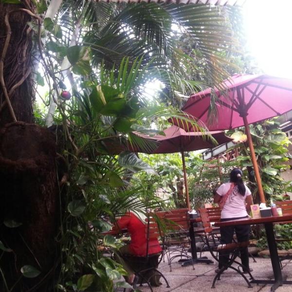 Jadi Rakus: Dinner Ala Garden Party di Sim Six Resto Garden Semarang