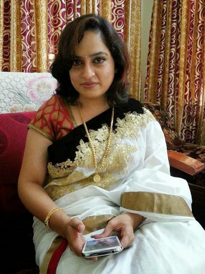 Malayalam Serial Actress Mahima Hot In Saree Photos - Sa - Television ...