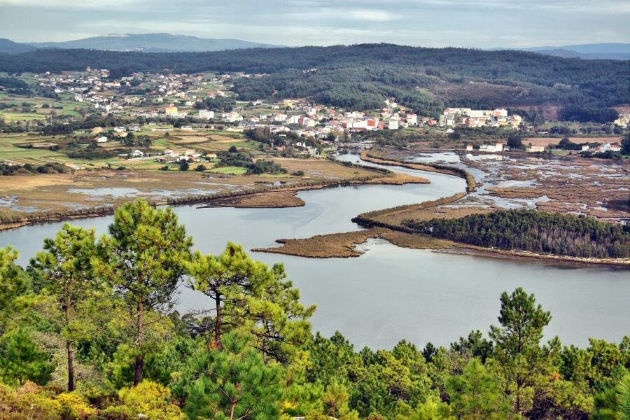 TOURISM WORLD TRAVELLER: La pequeña Ponteceso (A Coruña)
