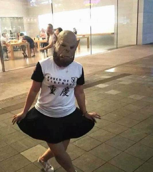 20 Pics Of Weird People From The Weird Earth Plant With Love.