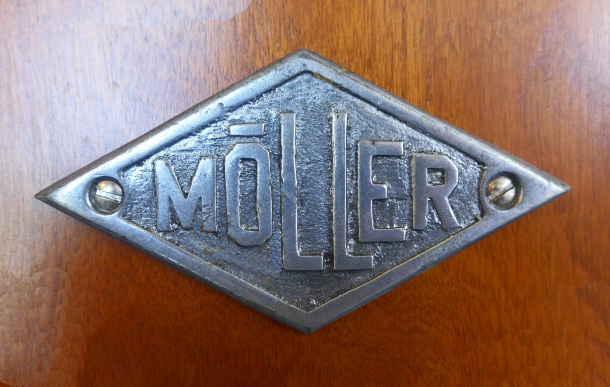 American Auto Emblems: MOLLER (2)