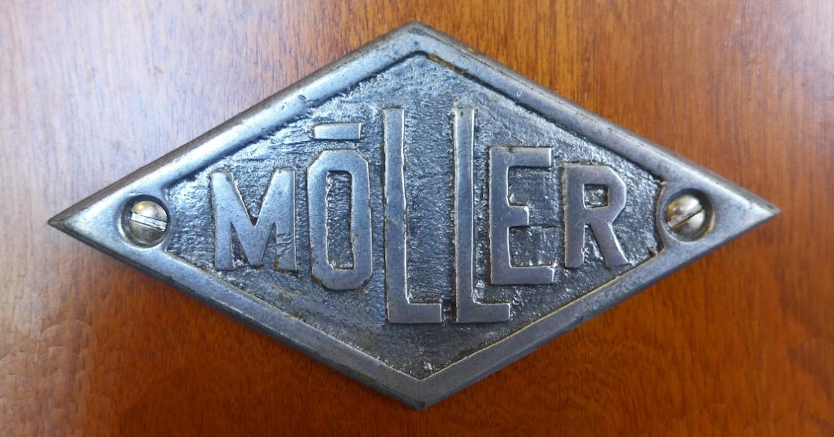 American Auto Emblems: MOLLER (2)