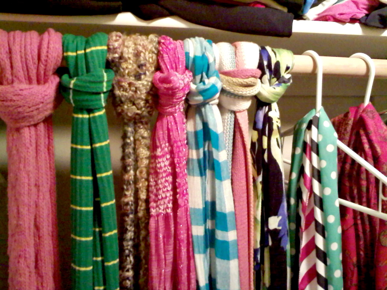 QUICK AND EASY DIY SCARF ORGANIZATION