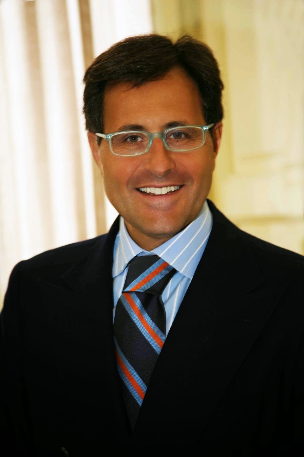 Dott. Luigi Angrisani: Biografia Dottor Luigi Angrisani