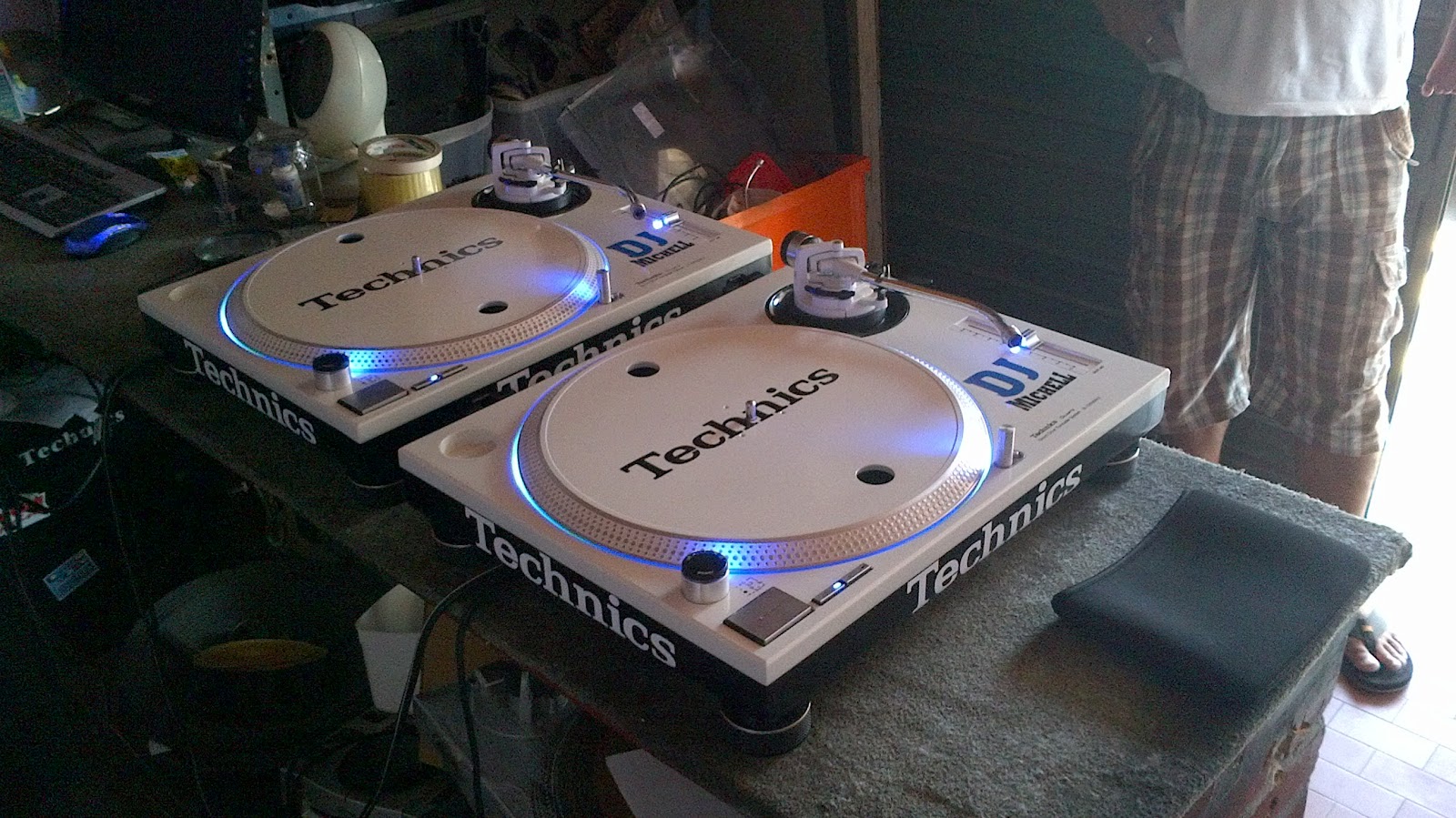 Veilton DJ - Turntable Artist: • Technics MK2 (DJ Michell)