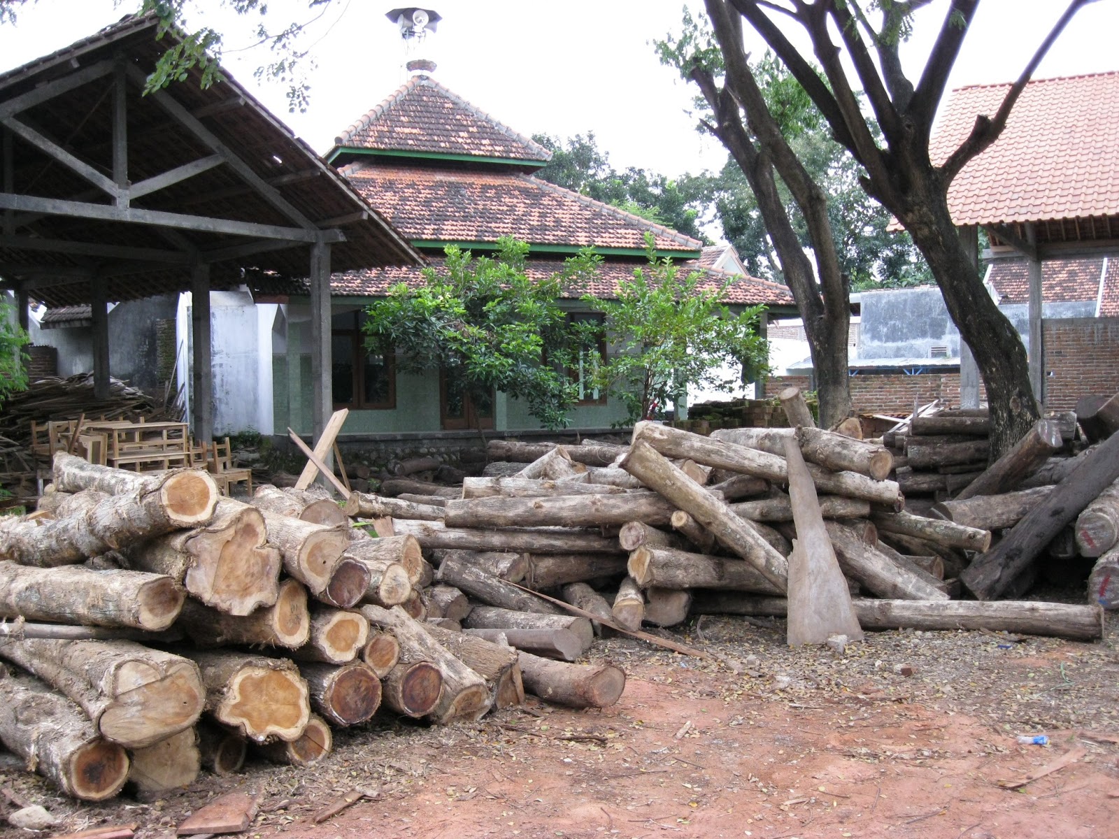 PENGRAJIN KAYU GANDIN WANA