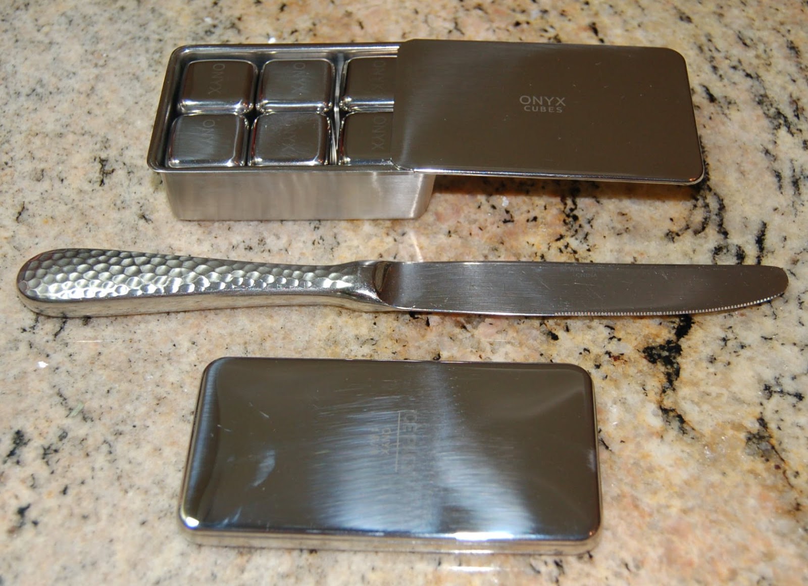 The Mindful Home: Onyx Stainless Steel Ice Pack and Ice Cubes Review