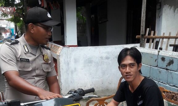 Kkapolsubsekto Pulau Panggang Monitoring Wilayah, Himbau Kamtibmas Untuk Menangkal Berita Hoax ...