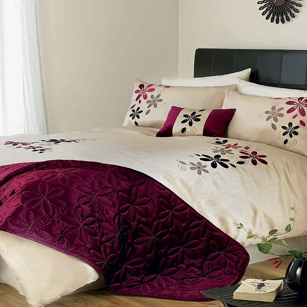 Best decorating ideas: Embroidered Bedding Designs