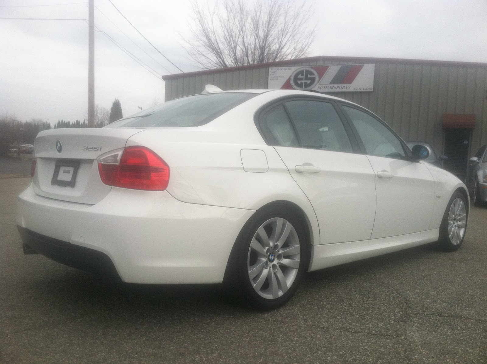 ES INC: 2006 BMW 325I-WHITE/BLACK-60K, 16999.99