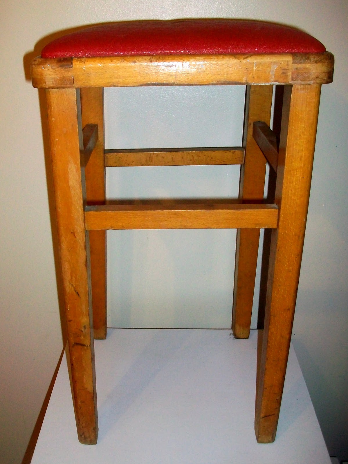 Salt And Pepper Makers: A New Retro Look for Vintage Wood Stools