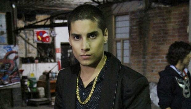 Álex Perea identificado con los pobres - Telenovelas