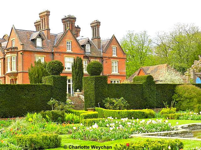 Glorious spring gardens V - Doddington Place, Kent