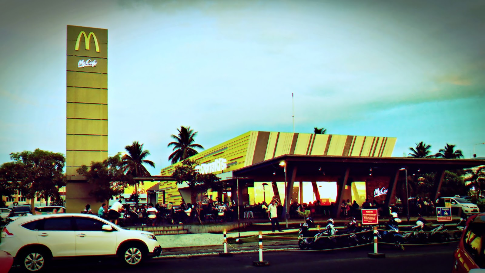 MANADO City: McDonald’s #183 Megamas Manado