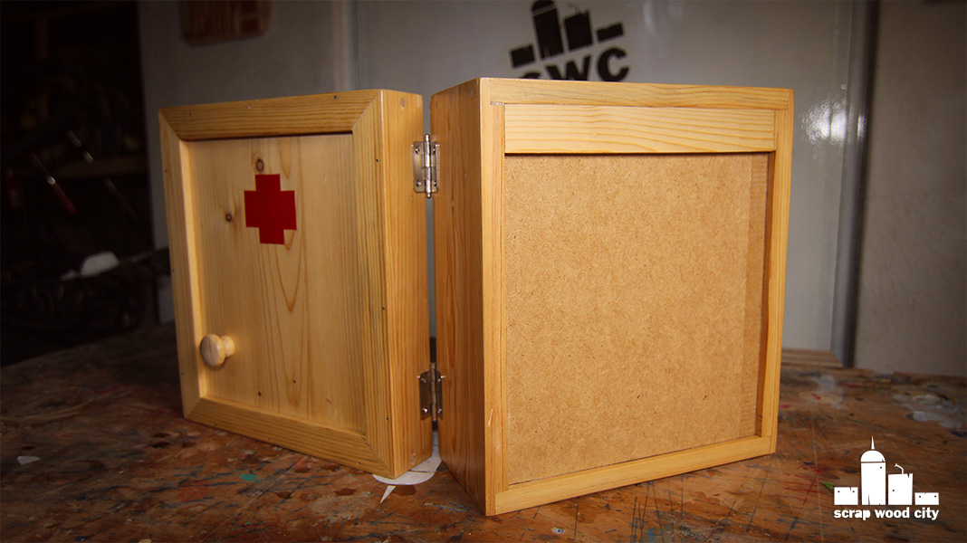 scrap wood city: How to make a wooden first aid cabinet - DIY