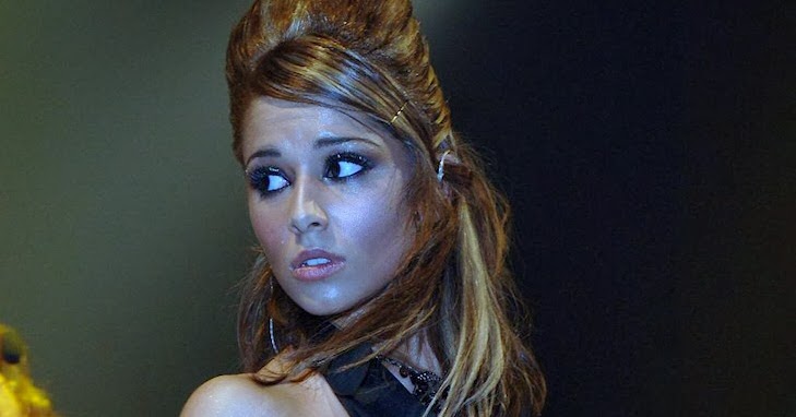 Cheryl Cole Looking Amazing Singing on Stage