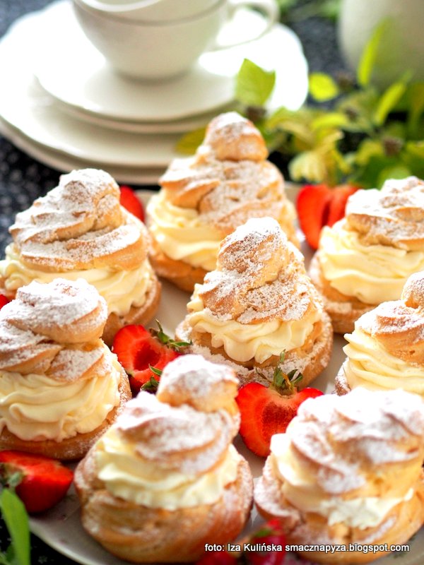 Klasyczne ptysie z bitą śmietaną | Smaczna Pyza