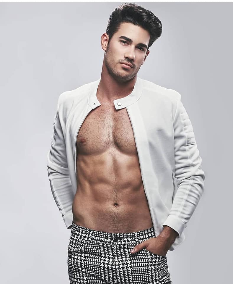 Man Central: Dario Duque Mena: Shirtless