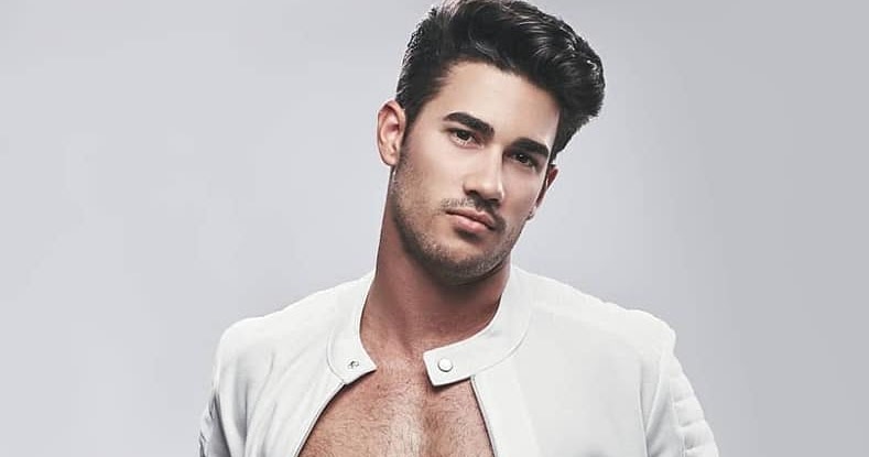 Man Central: Dario Duque Mena: Shirtless