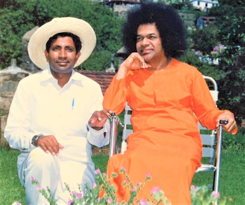 Sathya Sai with Students: The Invisible Hand of Sri Sathya Sai - By M ...