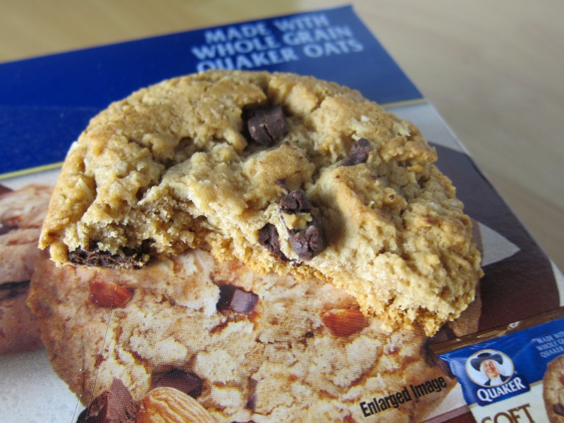 Review: Quaker - Chocolate and Almond Soft Baked Oatmeal Cookies
