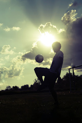 Mar del Alma •-)•––––: Eduardo Galeano: El Fútbol a sol y sombra