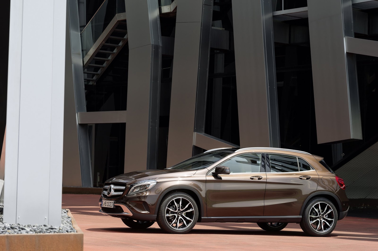 THE NEW MERCEDES-BENZ GLA