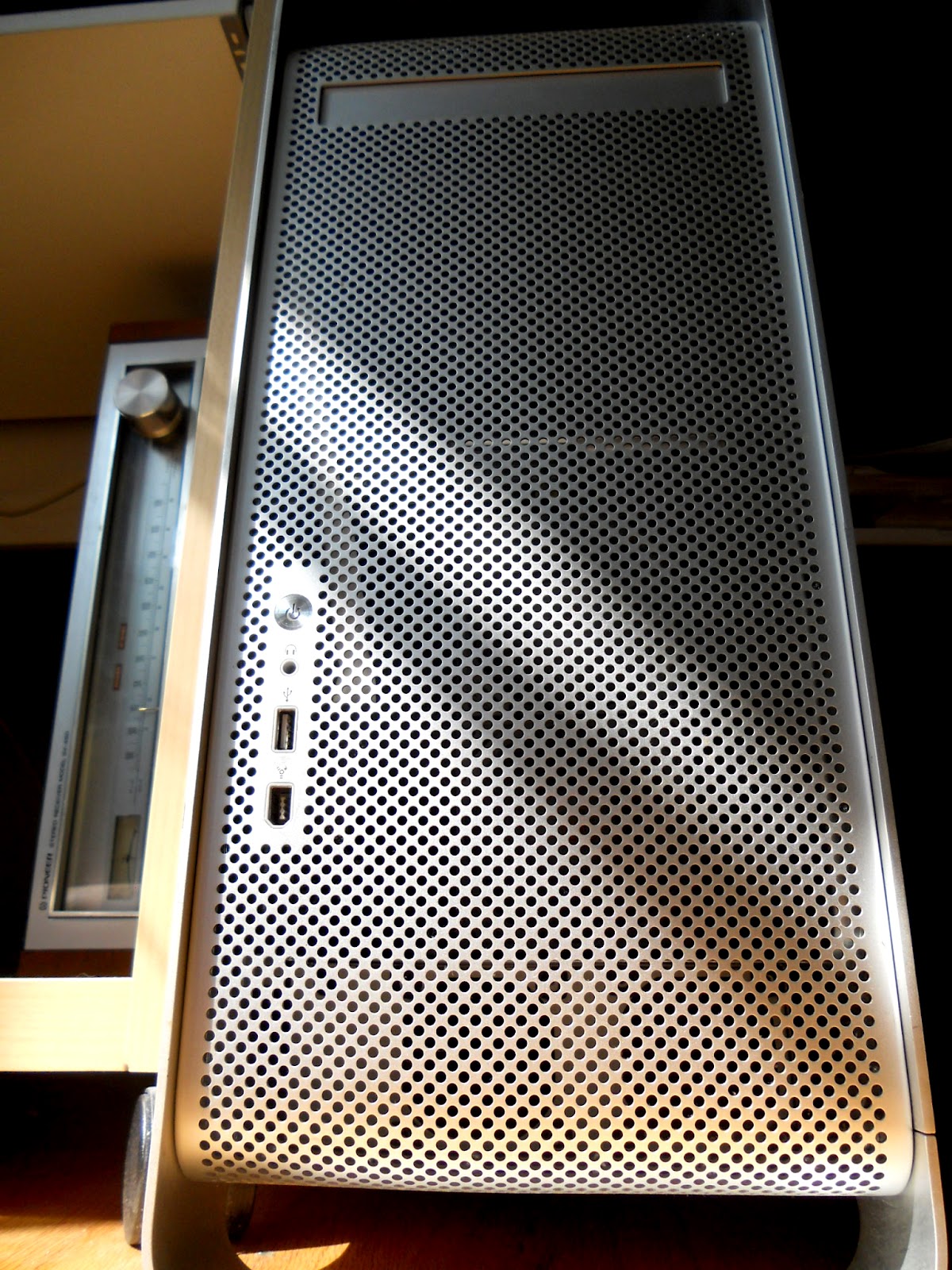 BuildIts: How to Fit Your PC in a Power Mac G5 Case