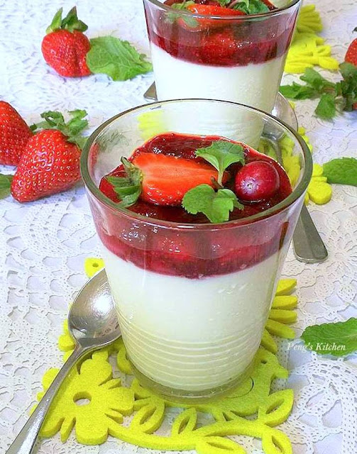 Peng's Kitchen: Panna Cotta with Berries Sauce