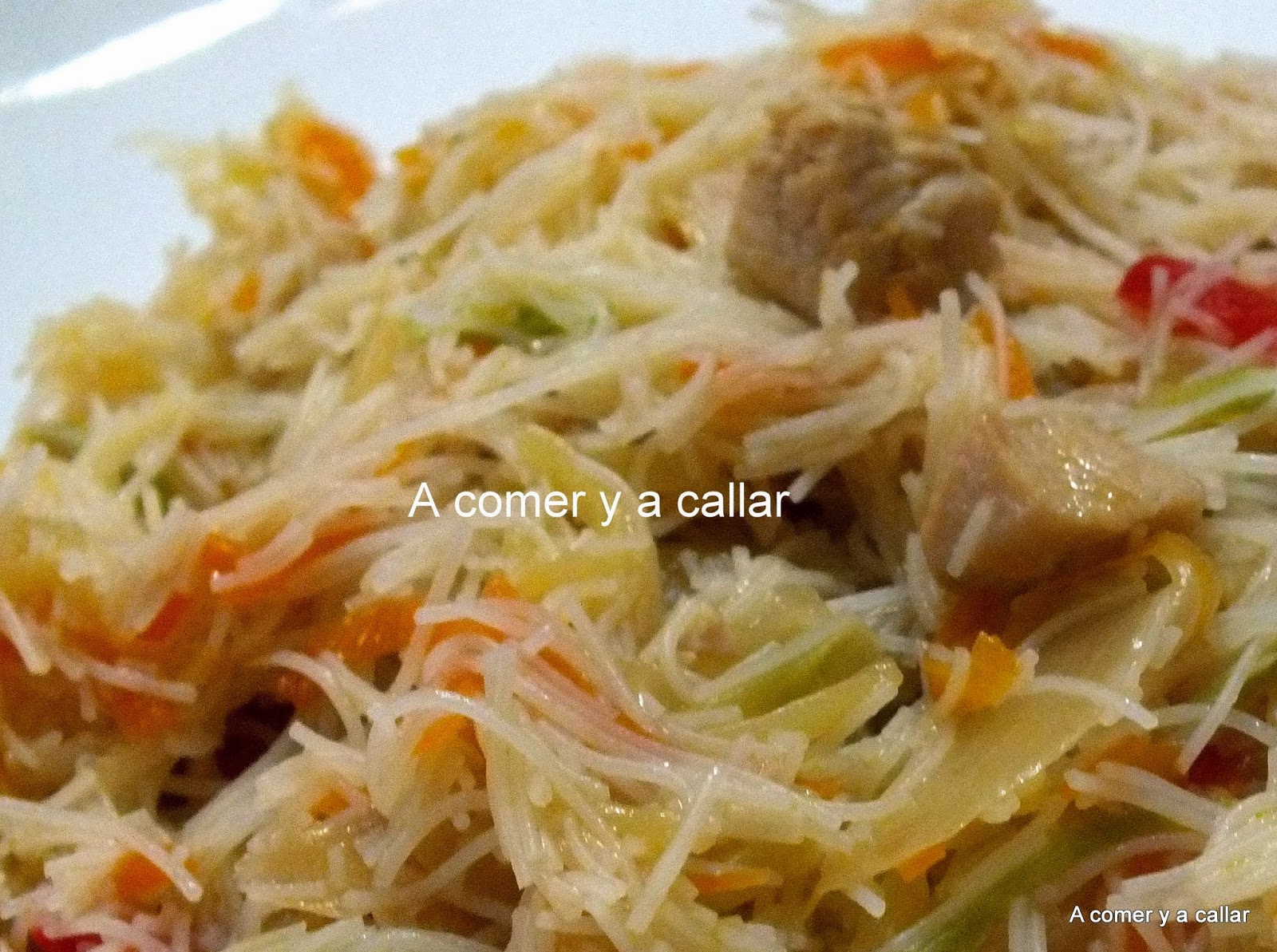 A comer y a callar: FIDEOS CHINOS DE ARROZ CON VERDURAS Y POLLO