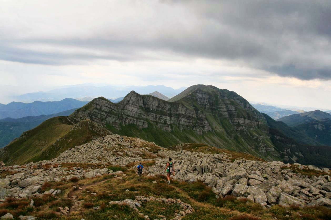 montagnatore: Monte Rondinaio, anello dal Lago Santo per lago Turchino ...
